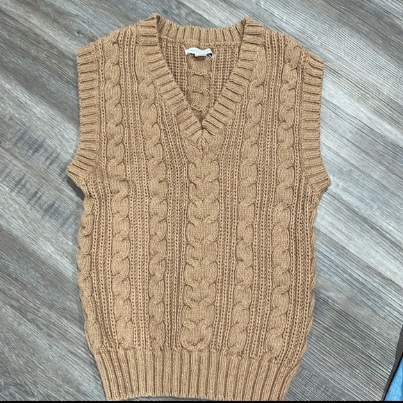 American Eagle Sweater Vest